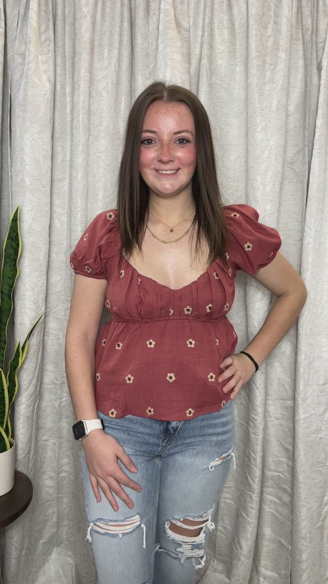 Jules Embroidered Daisy Top – Wildfire Designs KY